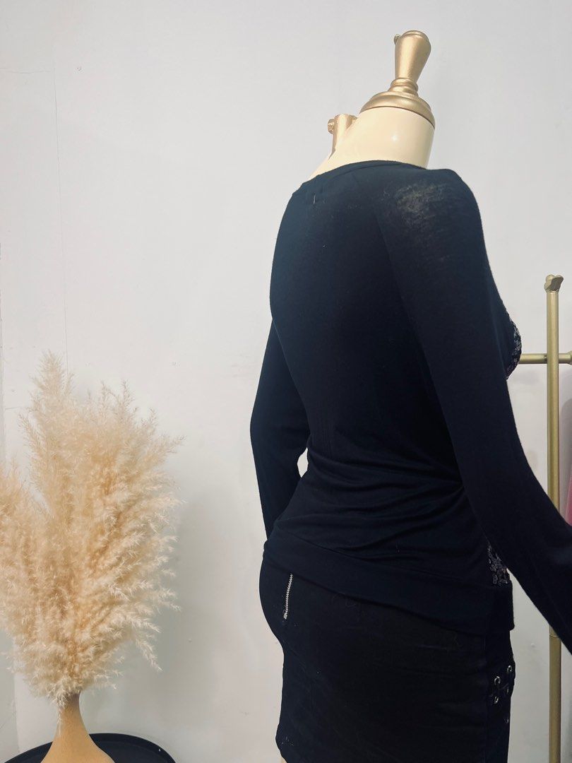 Sequence black long sleeves on Carousell
