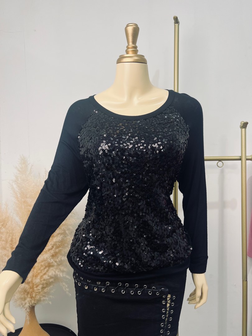 Sequence black long sleeves on Carousell