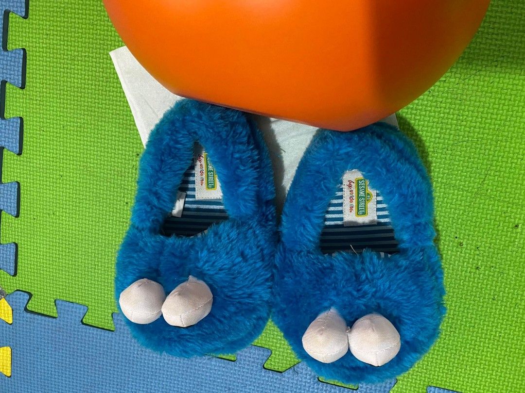 Sesame Street Coockie monster puppet slipper, Babies & Kids, Babies ...