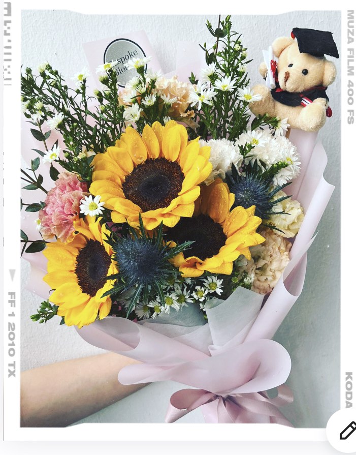 Sunflower Graduation Bouquet fresh flower FREE DELIVERY , Hobbies ...