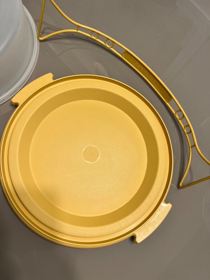 Tupperware Cake Box & Carrier, Furniture & Home Living, Kitchenware ...