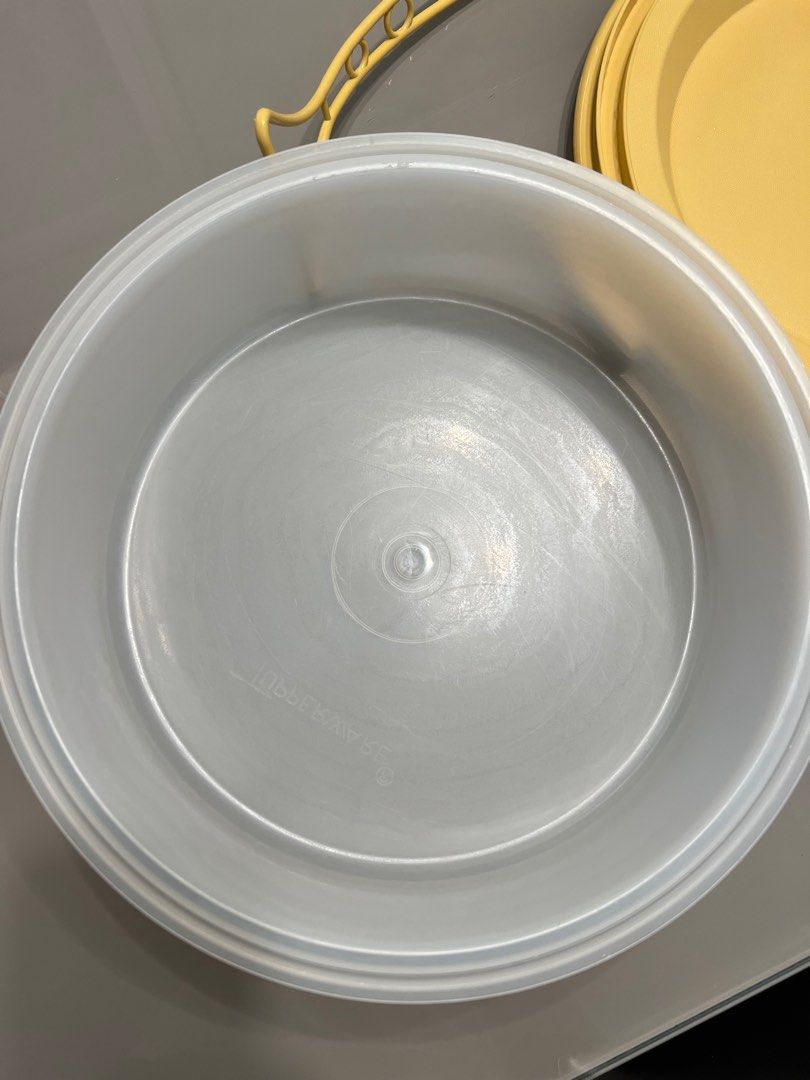 Tupperware Cake Box & Carrier, Furniture & Home Living, Kitchenware ...