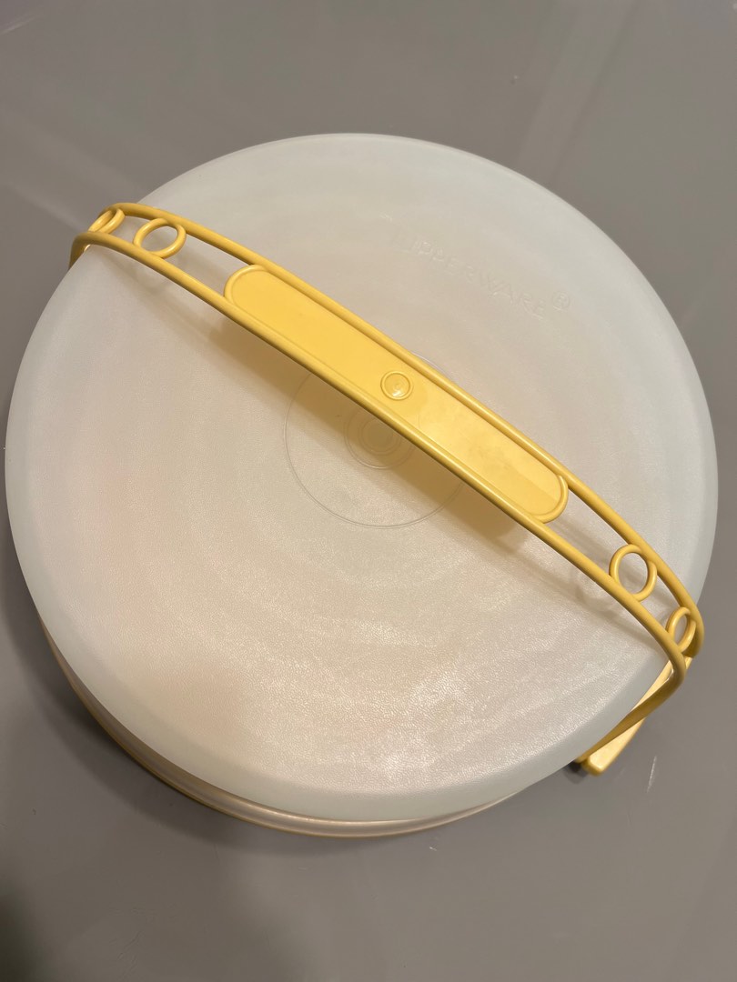 Tupperware Cake Box & Carrier, Furniture & Home Living, Kitchenware ...