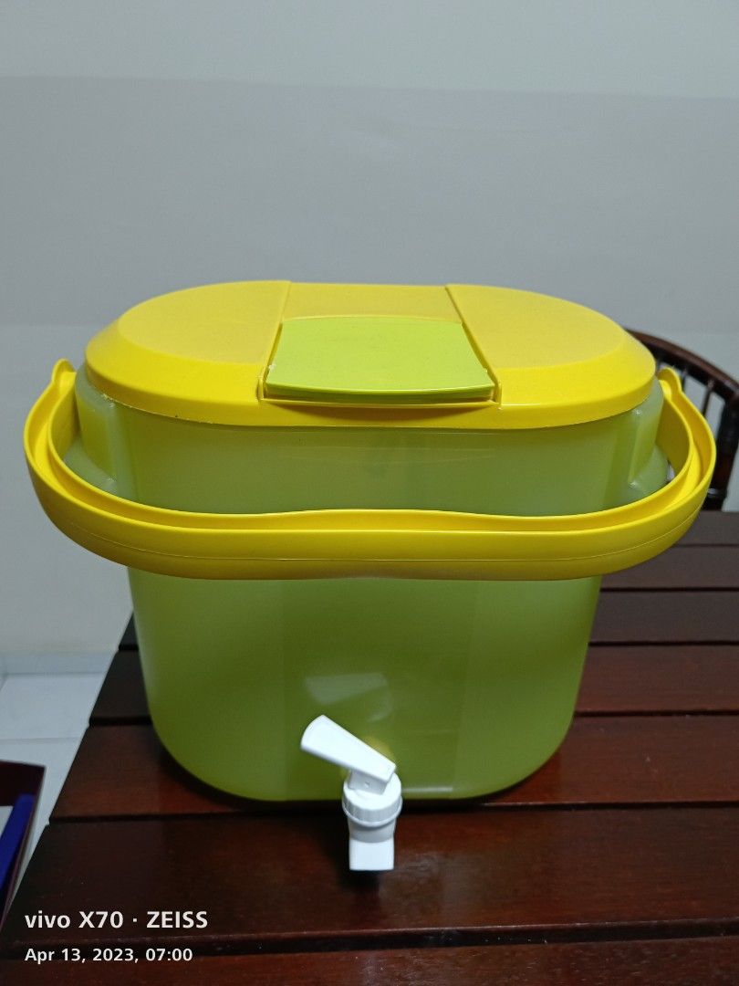 Tupperware Outdoor Cooler 8.7L, Furniture & Home Living, Kitchenware ...