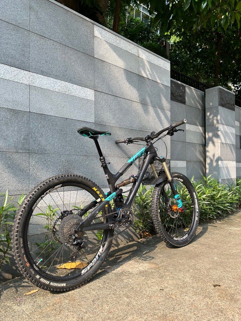 Yeti SB66 Full Carbon - Black Turquoise, Sports Equipment, Bicycles ...