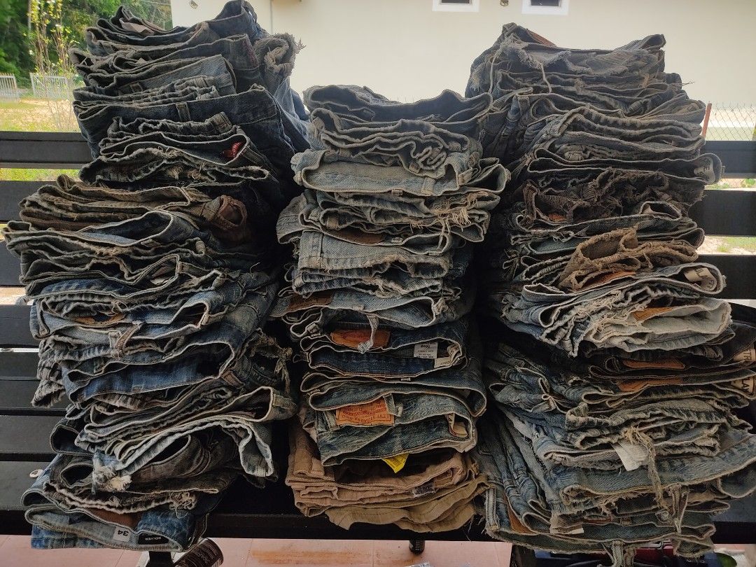 70 helai broken jeans, Men's Fashion, Bottoms, Jeans on Carousell