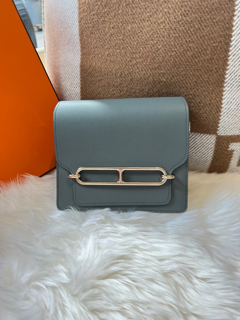 門市現貨 Hermes mini Roulis 杏仁綠淡金扣 Evercolor 皮, 名牌, 手袋及銀包 - Carousell