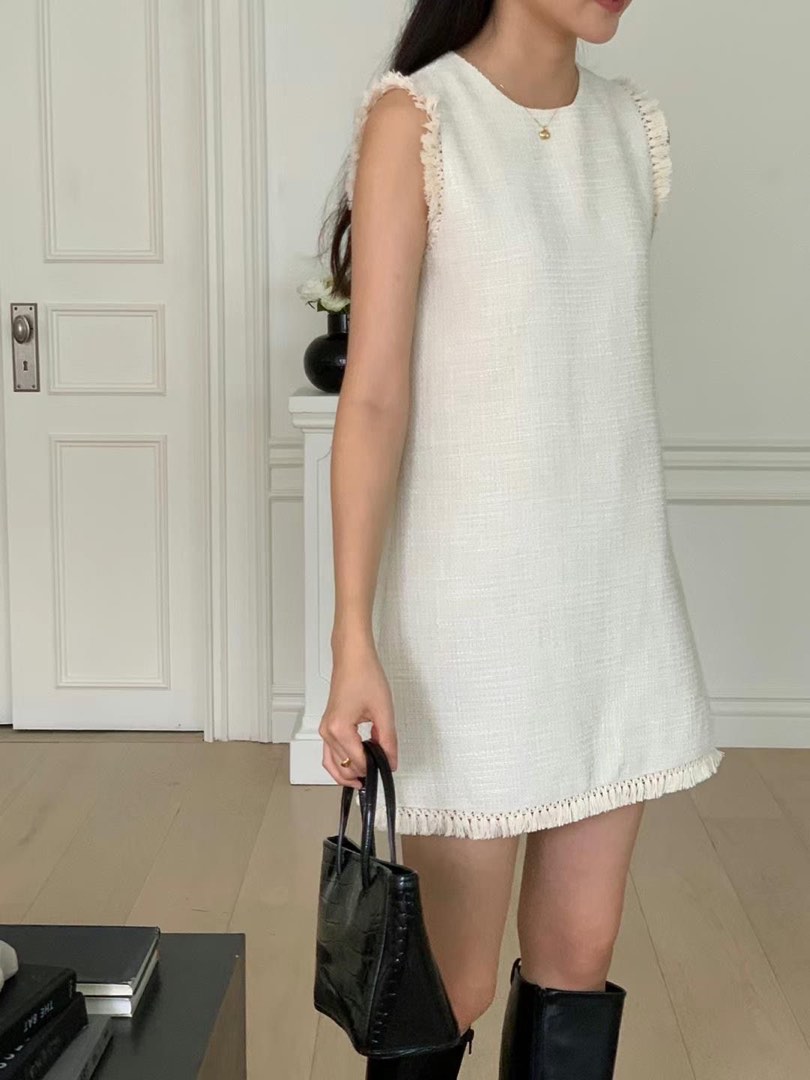 韓國製 白色無䄂短身OPS, 女裝, 連身裙 & 套裝, 連身裙 - Carousell