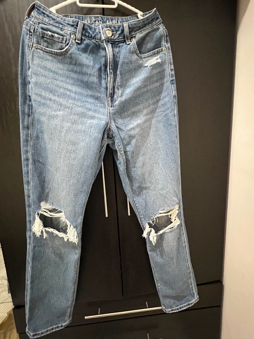 American eagle ripped jeans, Women's Fashion, Bottoms, Jeans on Carousell