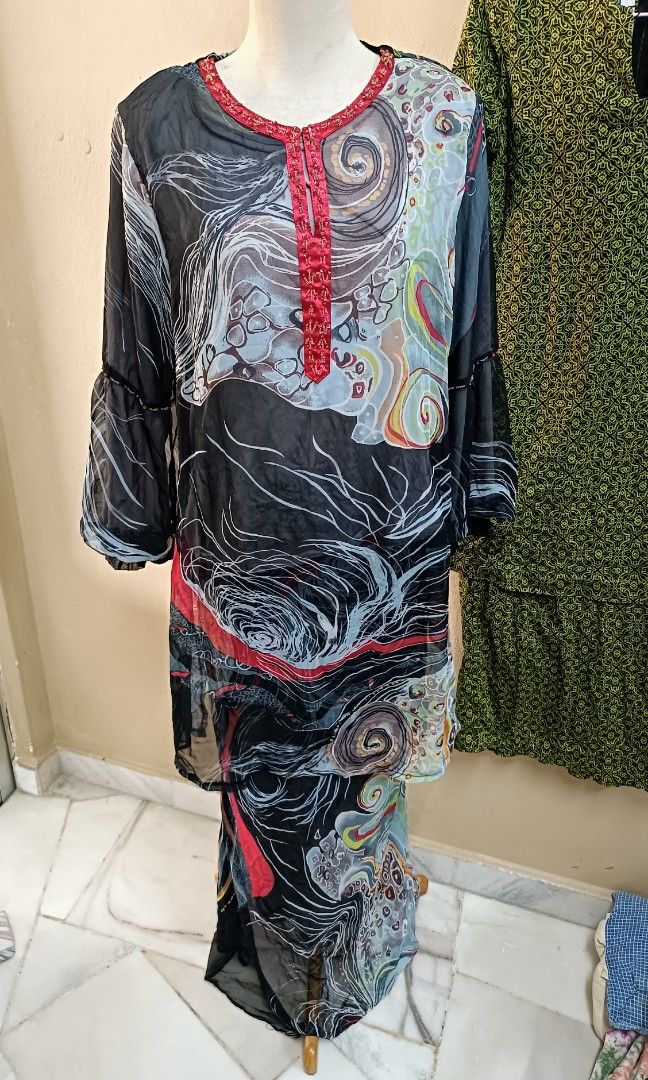 Baju Kurung Hitam, Women's Fashion, Muslimah Fashion, Baju Kurung ...