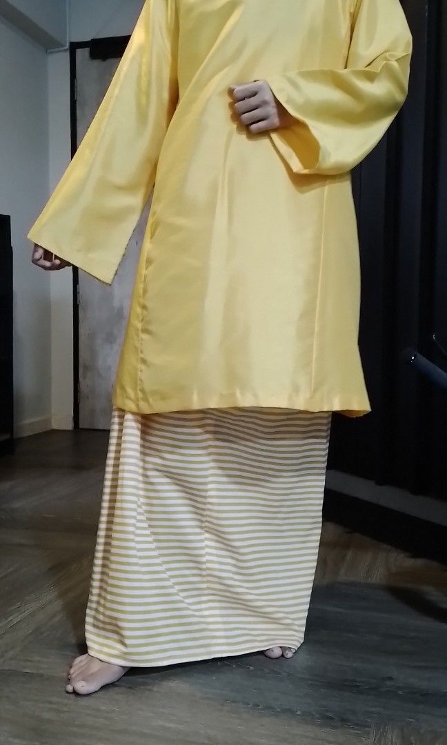 Baju Kurung Kuning, Women's Fashion, Muslimah Fashion, Baju Kurung ...