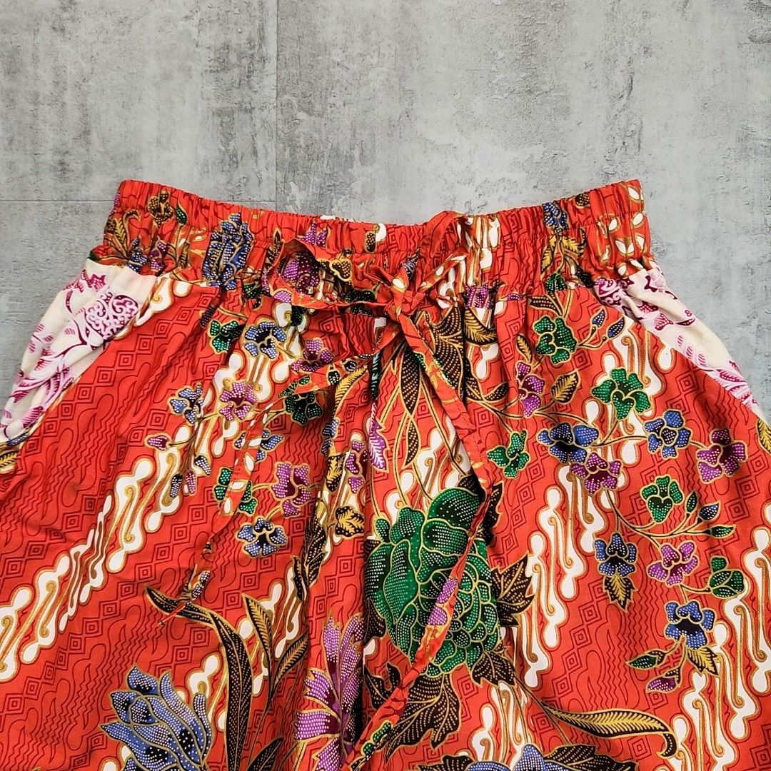 BN Korean Designer YISOBI Batik Shorts in Red, Women's Fashion, Bottoms ...