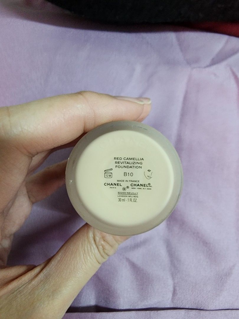 Chanel N°1 de Chanel Revitalizing Foundation in B10, Beauty & Personal ...