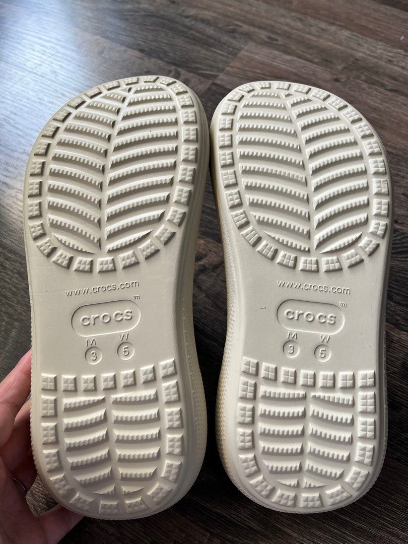 Crocs bone color, Barang Mewah, Aksesoris di Carousell