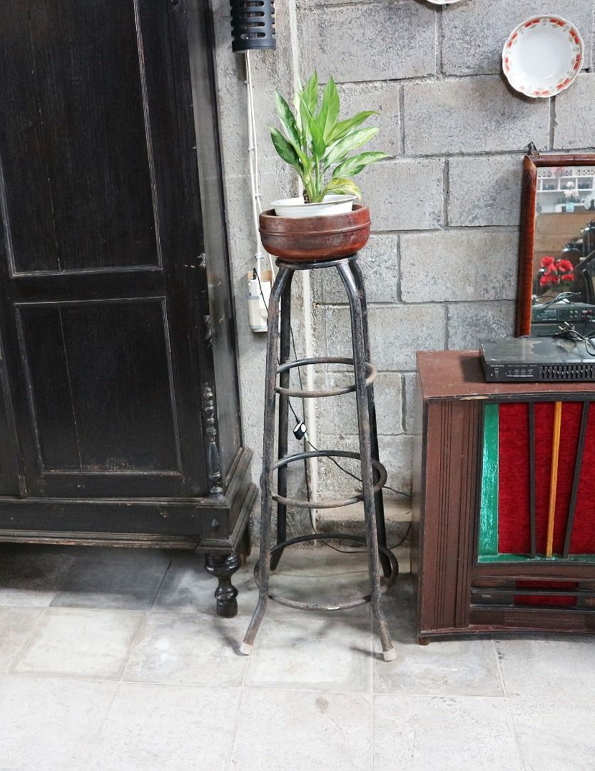 Dudukan Pot Lawas/Dudukan Pot Rangka Besi, Perabotan Rumah di Carousell