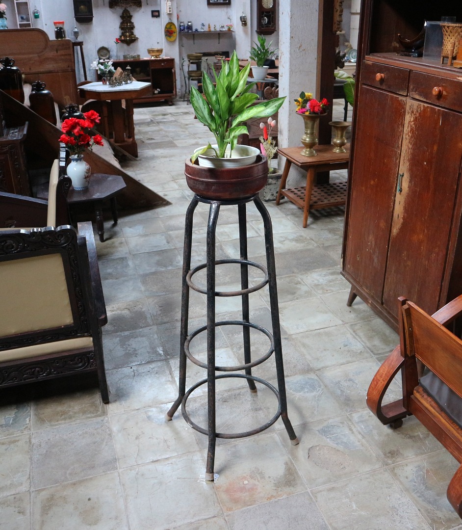 Dudukan Pot Lawas/Dudukan Pot Rangka Besi, Perabotan Rumah di Carousell