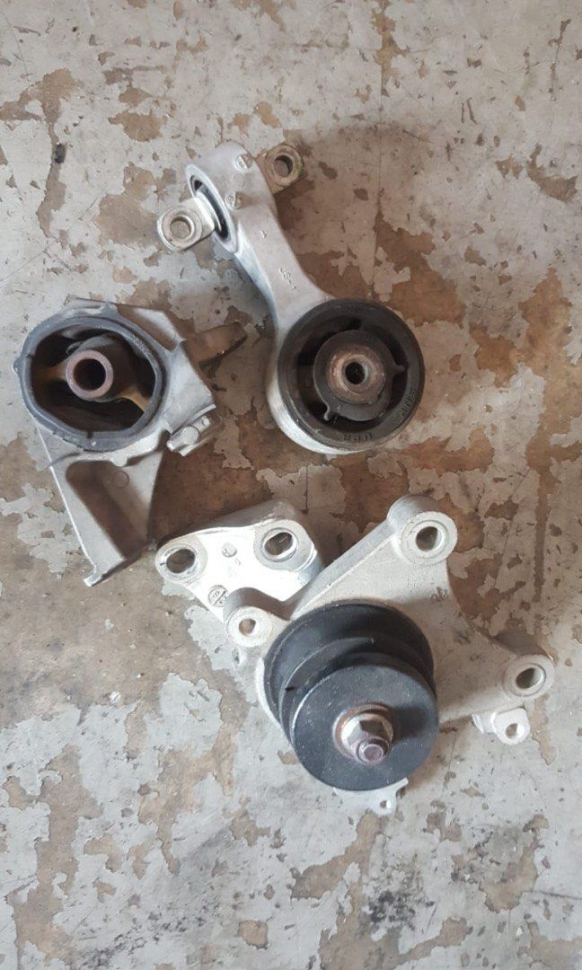 FD2R Stock Engine Mounts 5 Pieces, Car Accessories, Accessories on ...