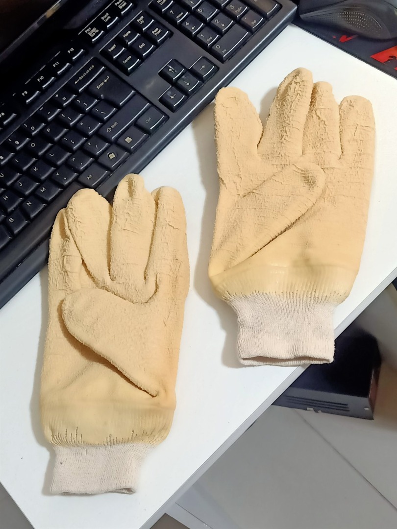 FREEZER GLOVES, Men's Fashion, Watches & Accessories, Gloves on Carousell