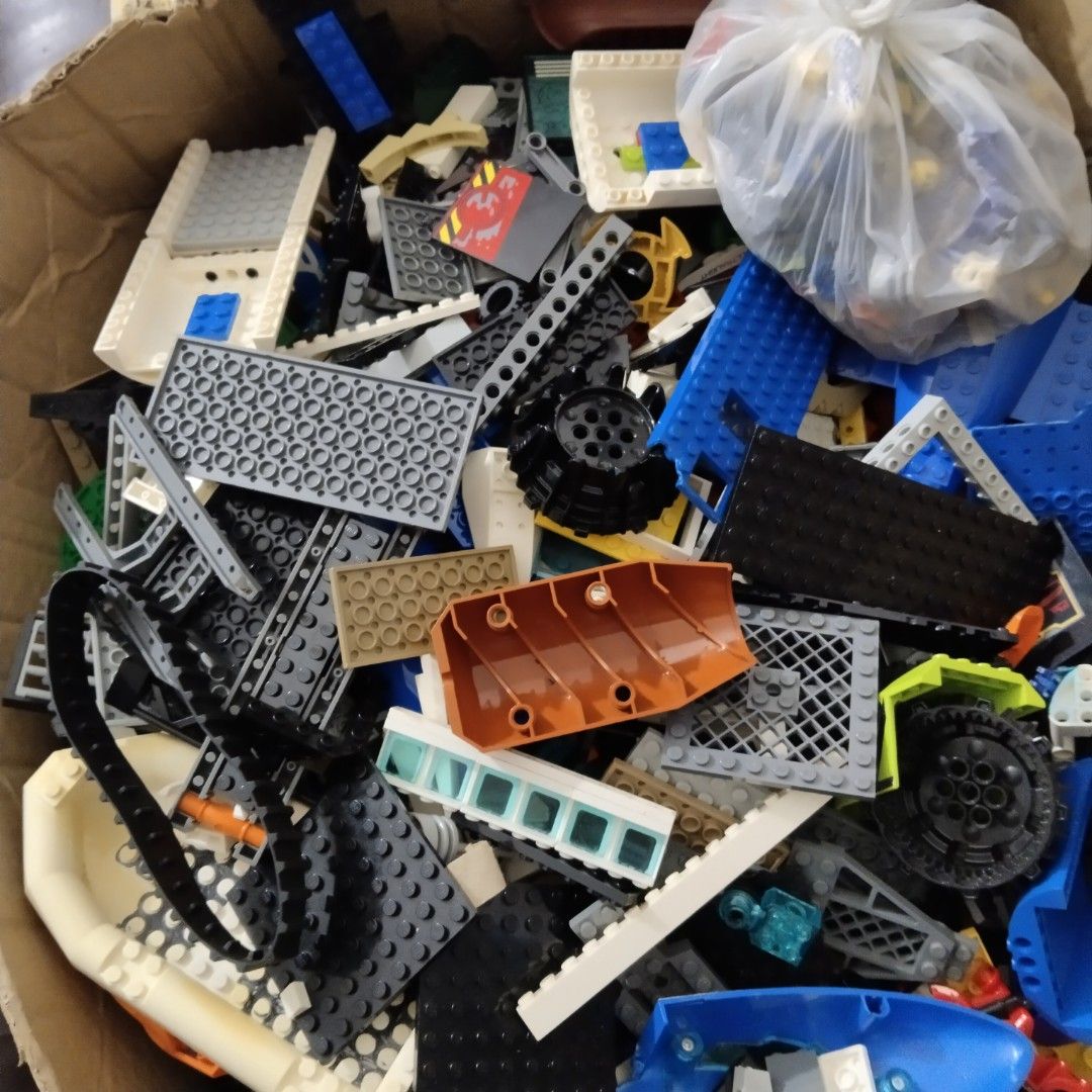 Lego authentic, Hobbies & Toys, Toys & Games on Carousell