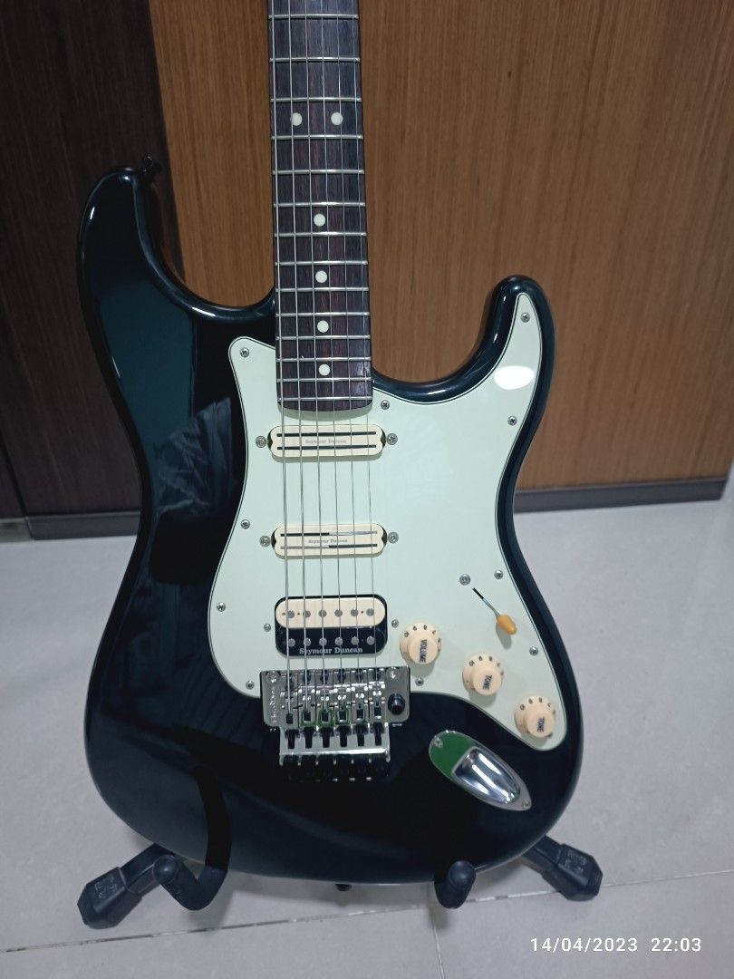 MIJ Fender Stratocaster Floyd Rose, Hobbies & Toys, Music & Media ...