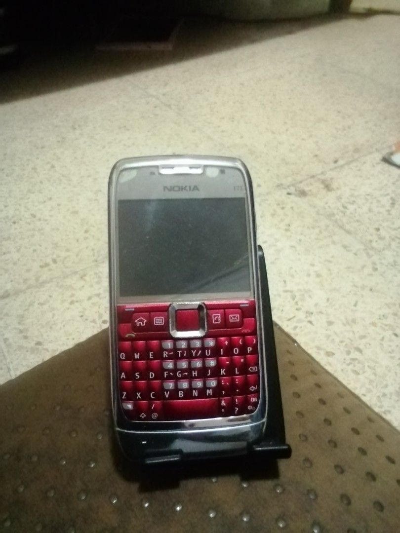 Nokia E73 Red
