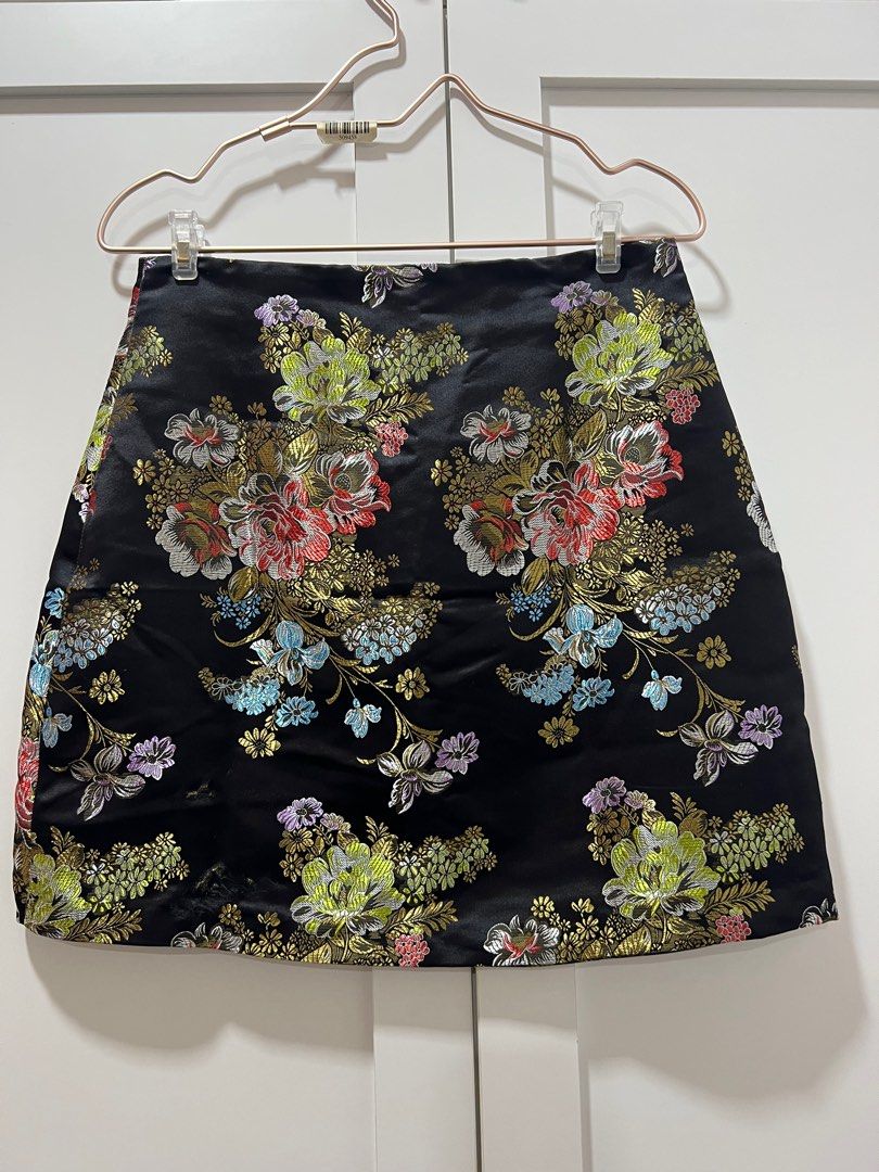 Rok Mini Hitam Chongsam Merek New Look, Fesyen Wanita, Pakaian Wanita ...