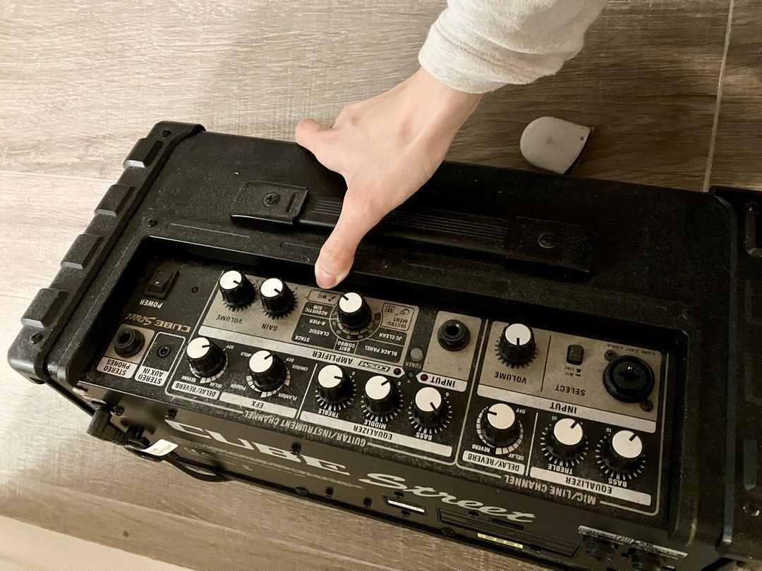 ROLAND CUBE Street Amplifier, 興趣及遊戲, 音樂樂器 & 配件, 樂器配件 - Carousell