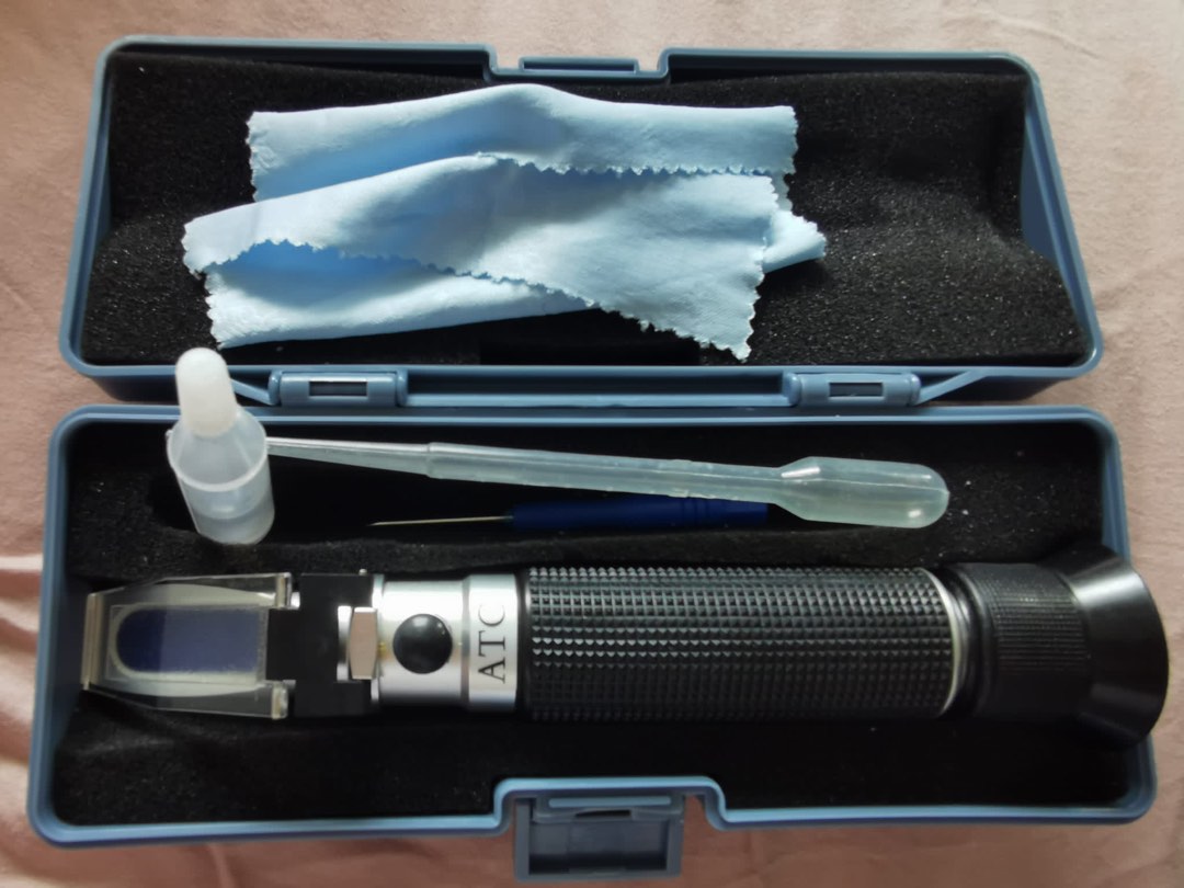 Salinity Refractometer, Pet Supplies, Homes & Other Pet Accessories on Carousell