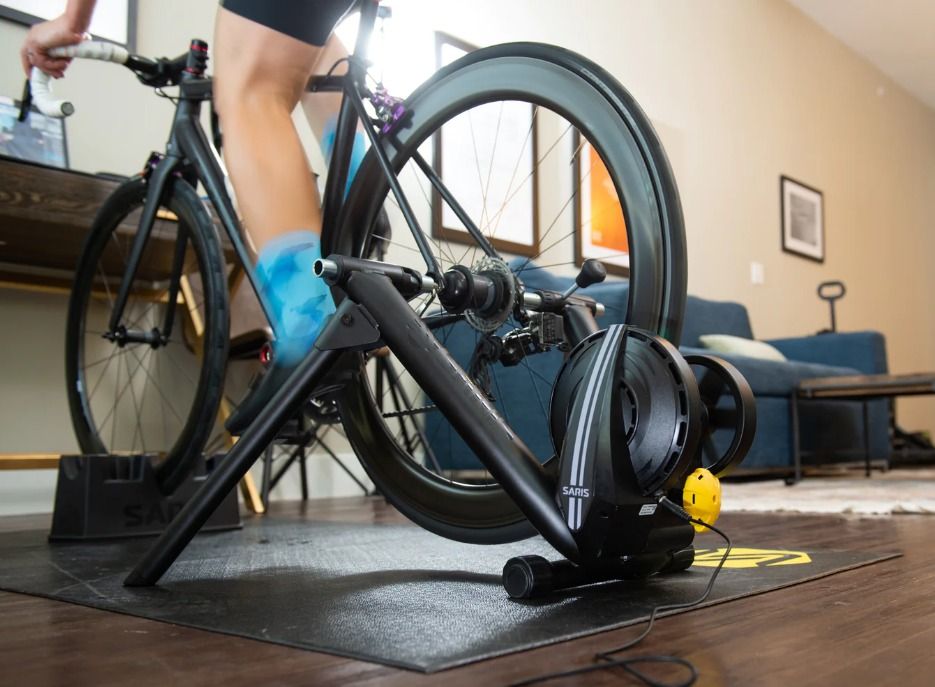 Saris CycleOps M2 Smart Bike Trainer (original packaging, with sweat mat and training block ...