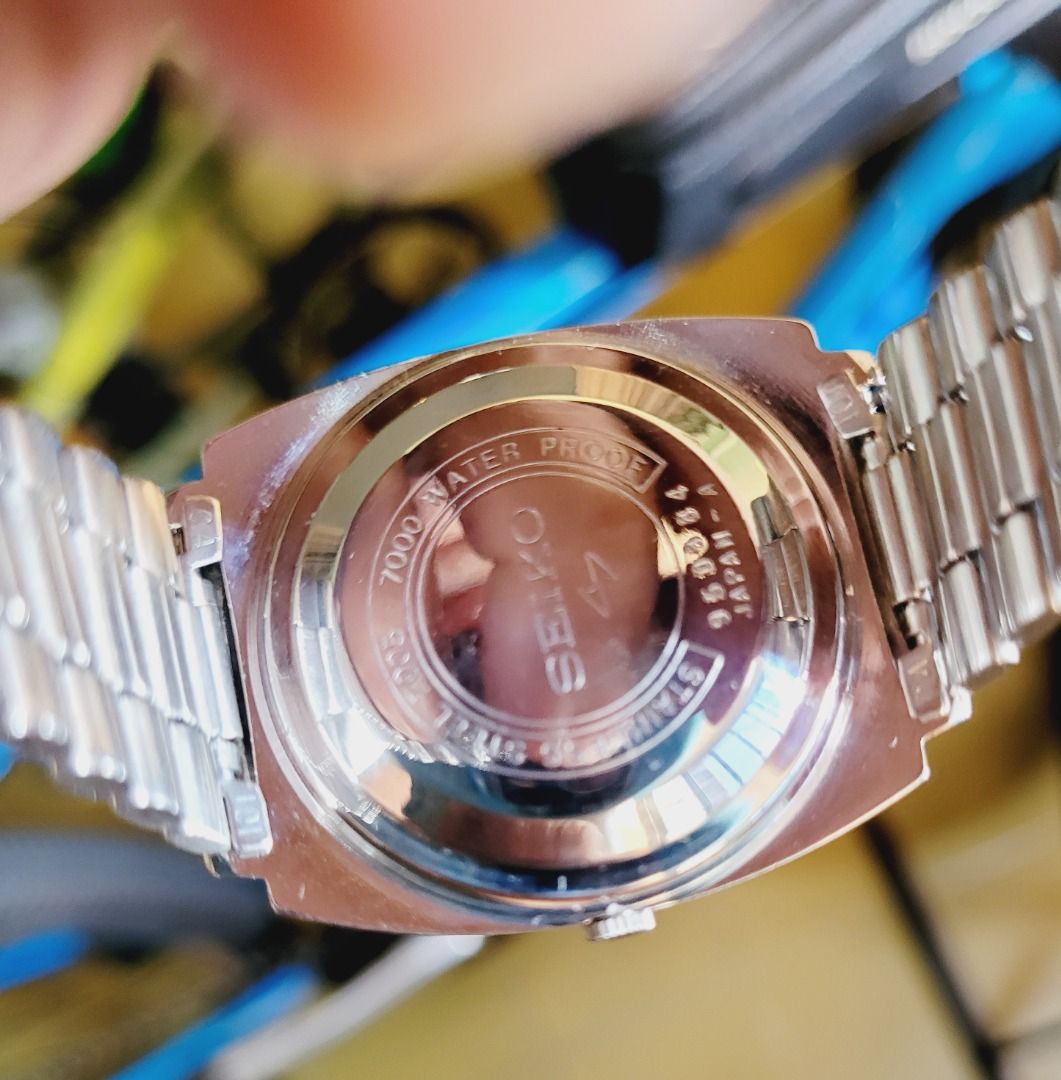 Seiko Cushion Case Yomiuri Pair in Sunburst Green and Matte Navy Dial ...