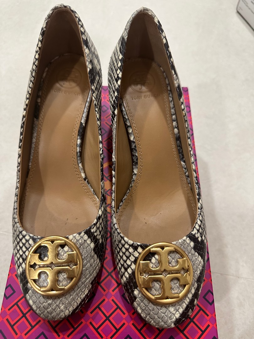 Tory Burch Chelsea Pump, Luxury, Sneakers & Footwear on Carousell