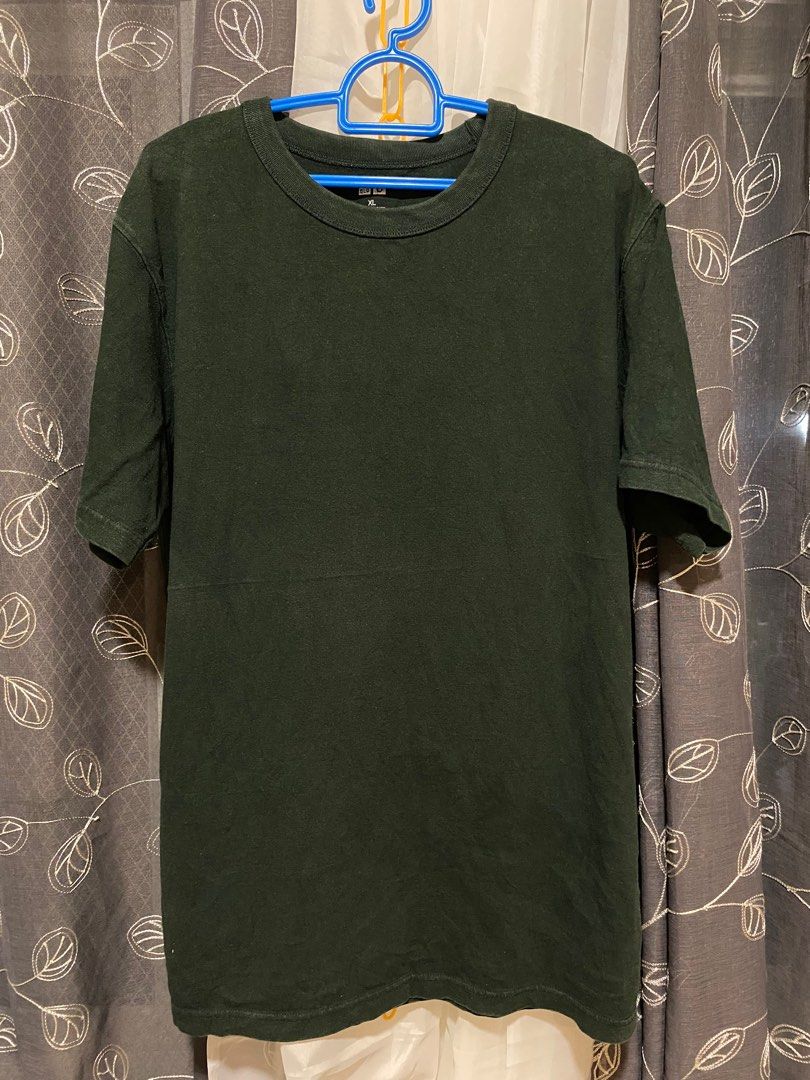 Uniqlo Plain shirt, Men's Fashion, Activewear on Carousell