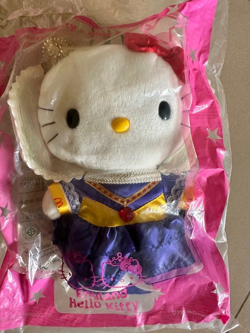 2001 Hello Kitty King and Queen collectible set, Hobbies & Toys ...