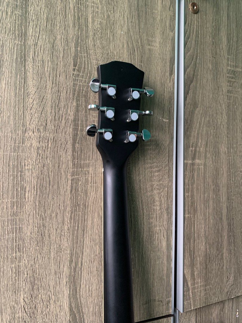 Acoustic Guitar Like New, Hobbies & Toys, Music & Media, Musical ...