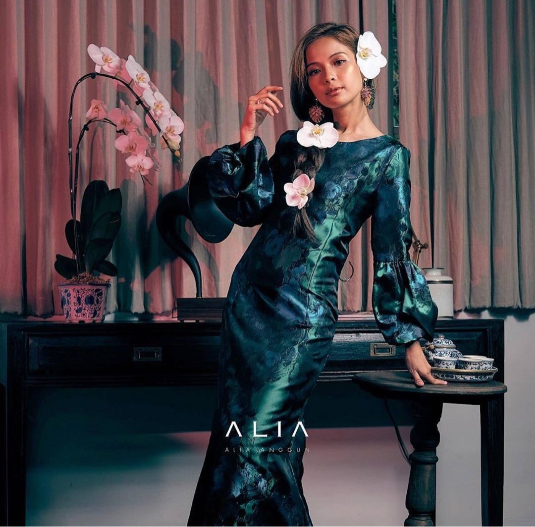 Alia Anggun Collection, Women's Fashion, Muslimah Fashion, Baju Kurung ...