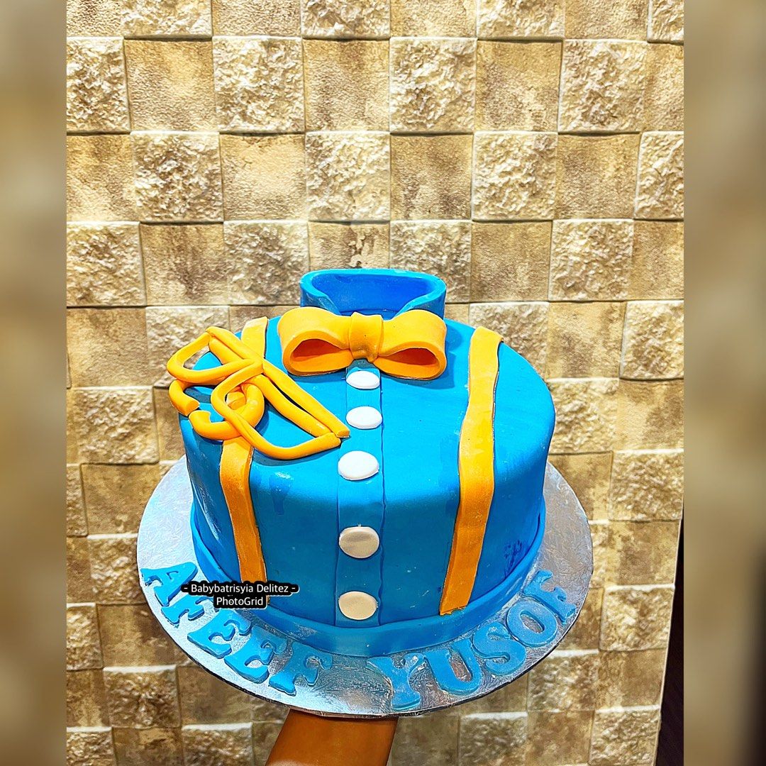 Blippi Cake🥰, Food & Drinks, Homemade Bakes on Carousell