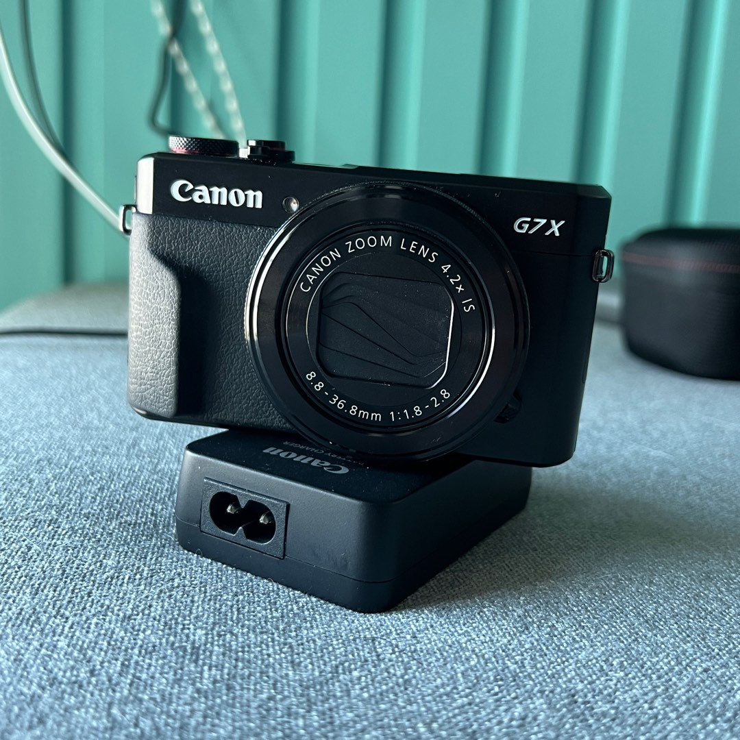 Canon G7X Mark II Vlog Camera Black, Photography, Cameras on Carousell