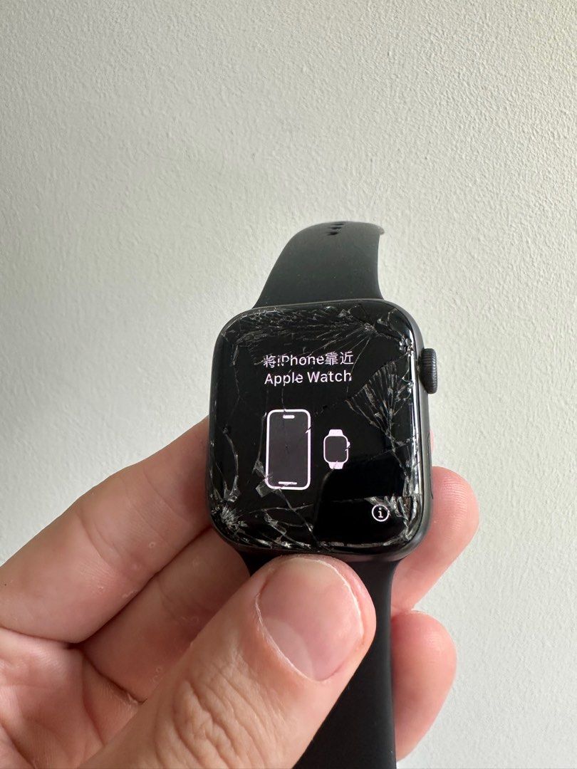 Cracked Apple Watch Series 5 44mm, Mobile Phones & Gadgets, Wearables ...