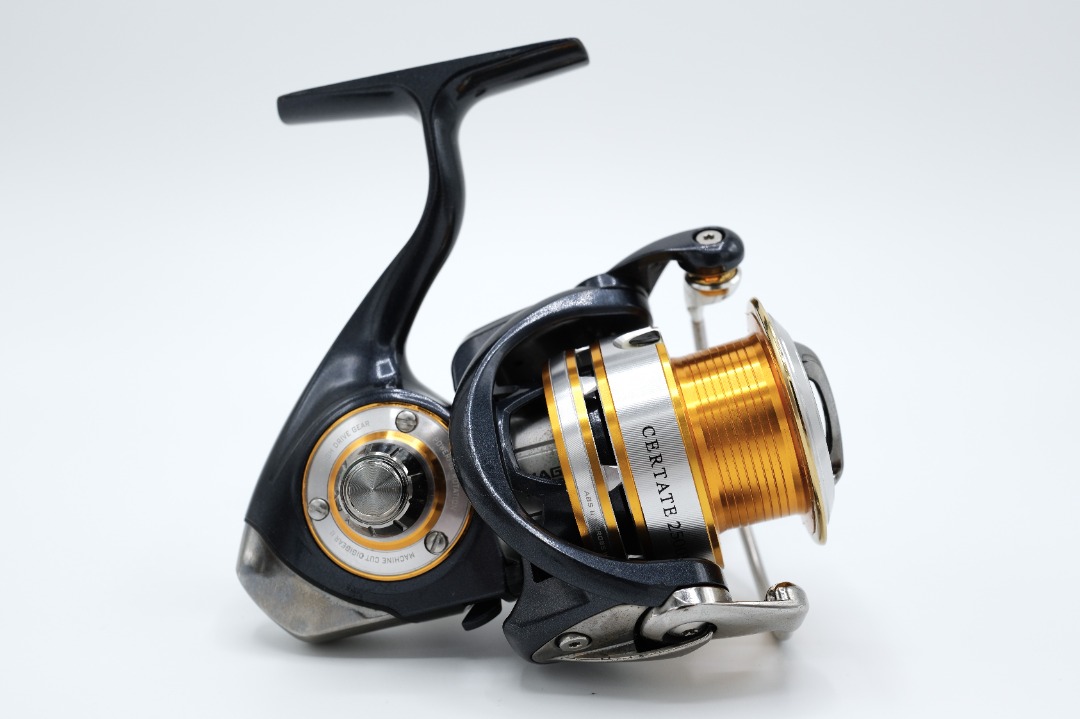 Daiwa Certate 2500R Spinning Reel, Sports Equipment, Fishing on Carousell