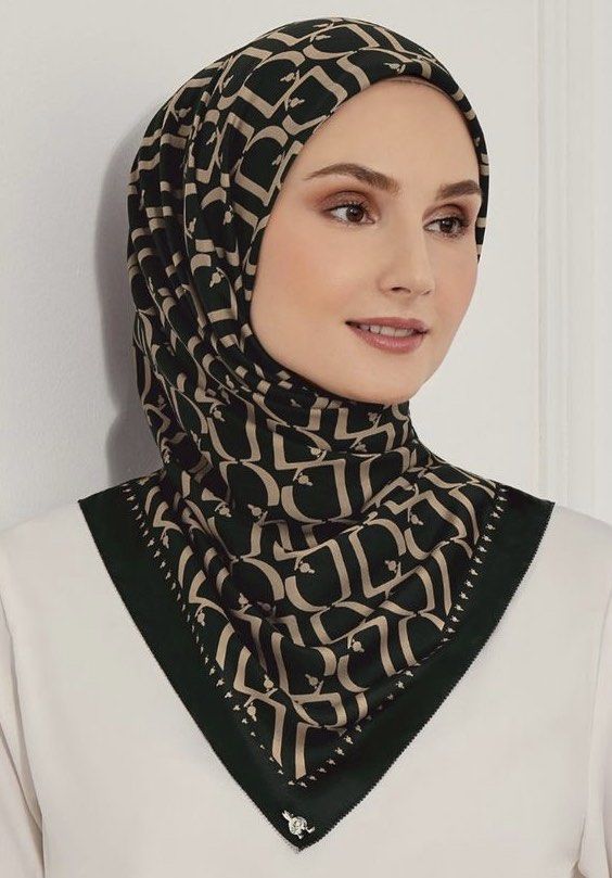 Duck D Monogram in Chocolate Ganache (square), Women's Fashion ...