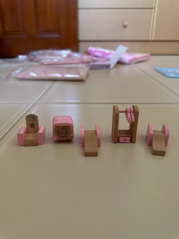 Hello Kitty Mini Furniture, Hobbies & Toys, Toys & Games on Carousell