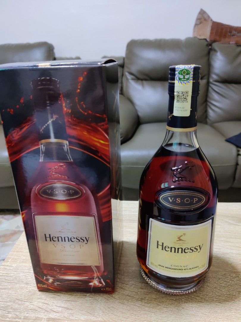 Hennessy VSOP 700ml, Food & Drinks, Alcoholic Beverages on Carousell