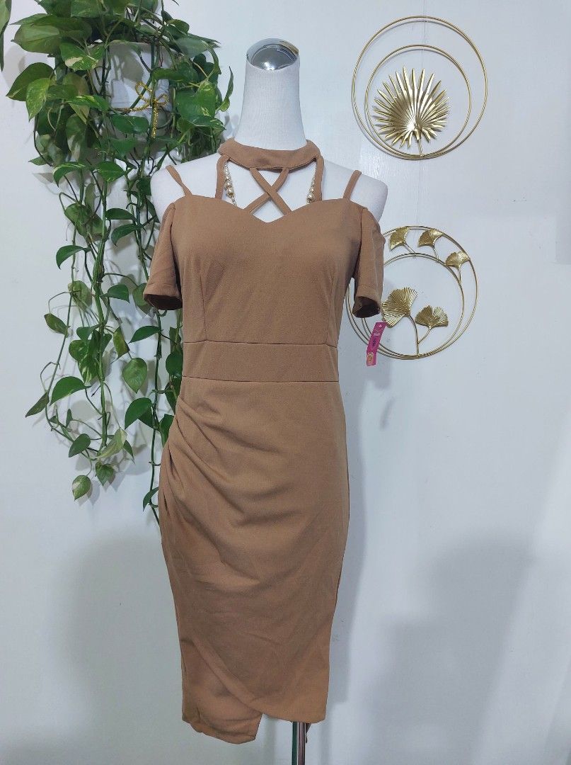 Mel Rhona, 她的時尚, 洋裝＆套裝, 洋裝在旋轉拍賣