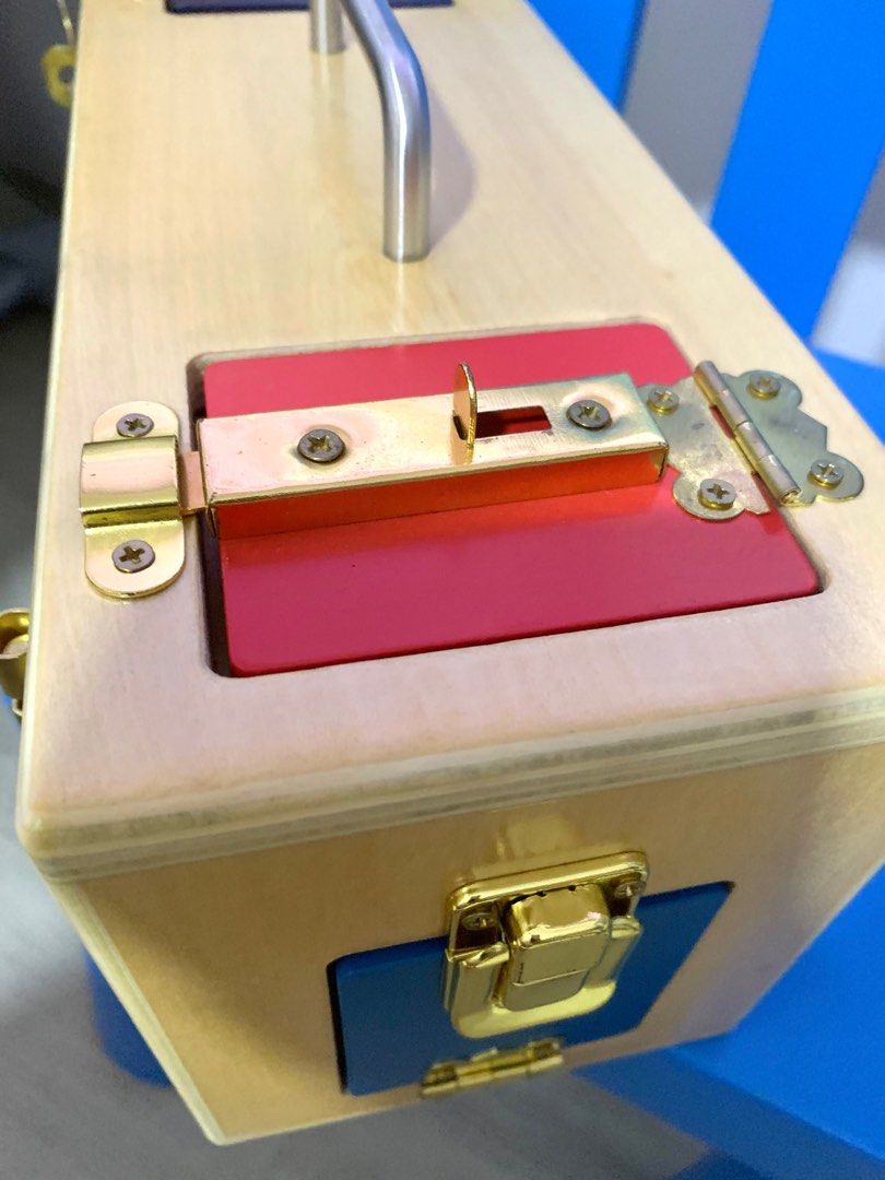 Montessori Lock and latch box, Hobbies & Toys, Toys & Games on Carousell