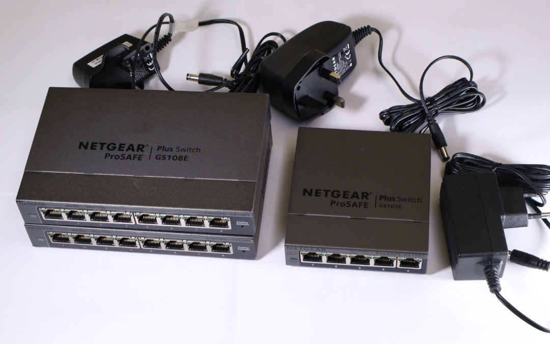 Netgear managed switch 管理型交換器 3隻 , 電腦＆科技, 商務用科技產品 - Carousell