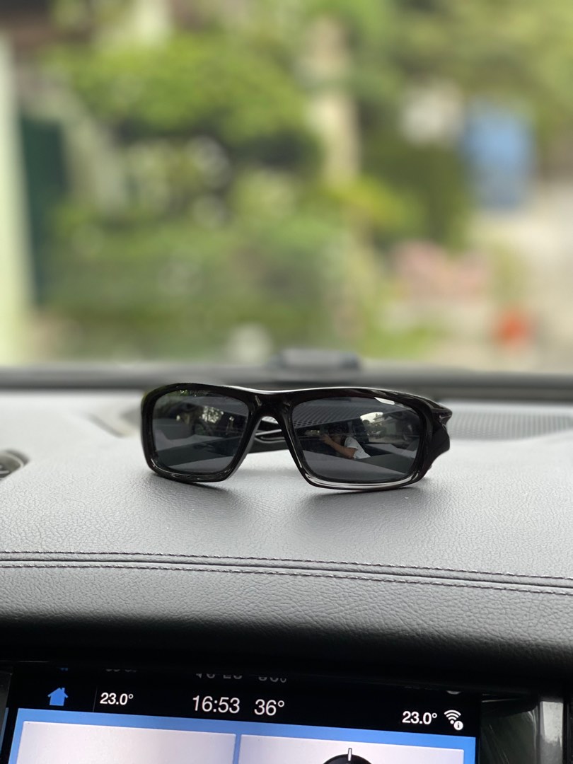 Oakley Valve, Men's Fashion, Watches & Accessories, Sunglasses ...