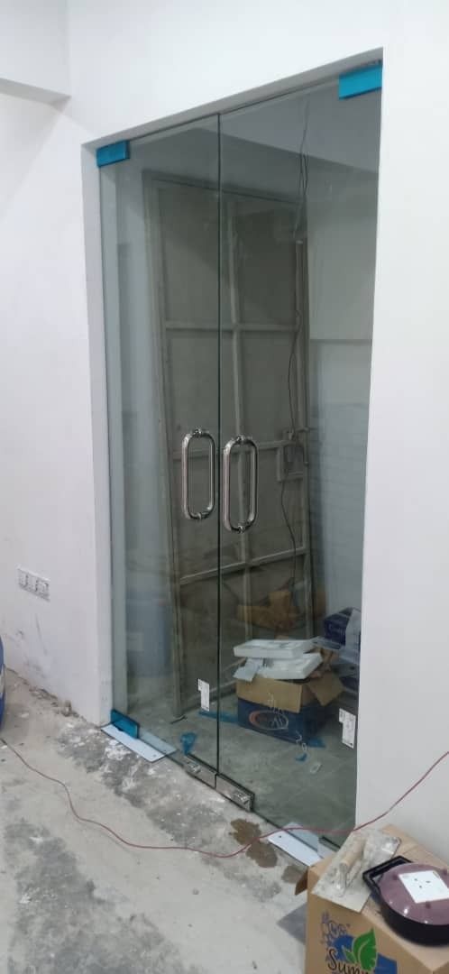 Pintu Jenis Kaca Tebal 12mm L Clear Tempered Glass Door Install Services Others On Carousell