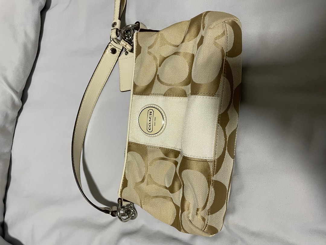 Pre loved authentic coach signature bag, Women's Fashion, Bags ...