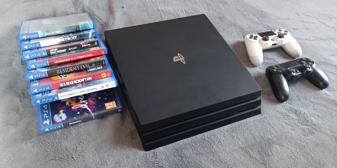 PS4 Pro 4K with 2 controllers and 8 hardcopy games, Video Gaming, Video ...