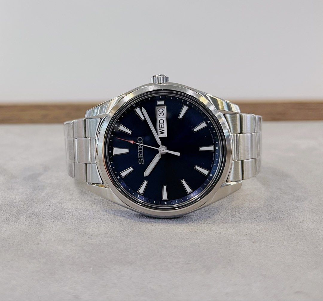Seiko Classic Day Date Quartz Watch, Men's Fashion, Watches ...